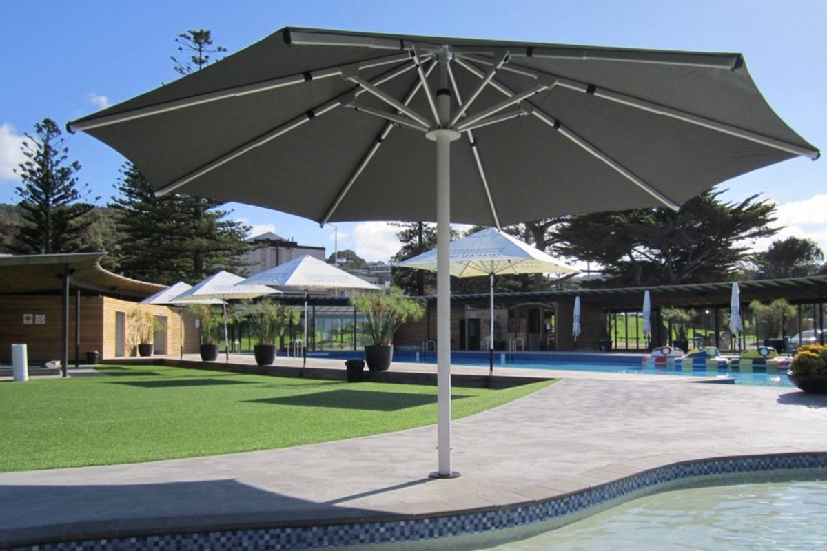 Retractable commercial umbrellas - Weathersafe South Australia